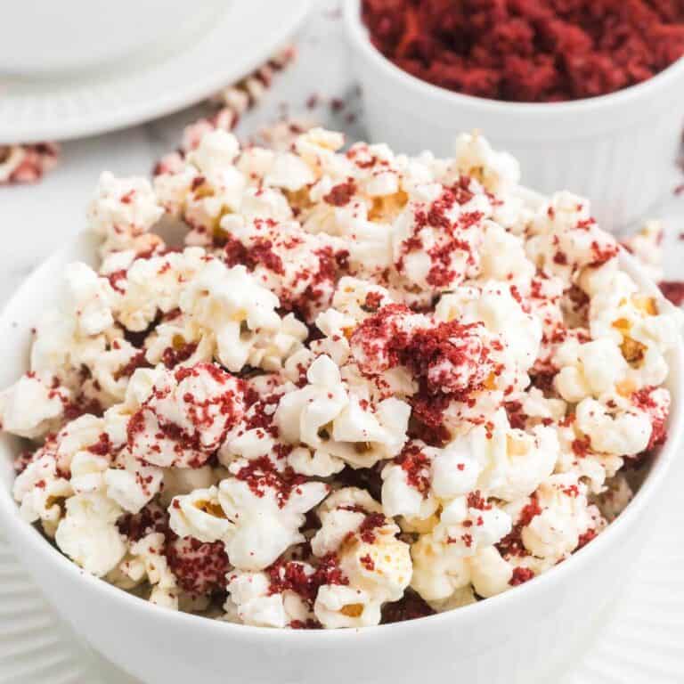 Red Velvet Popcorn - christmasonadime.com