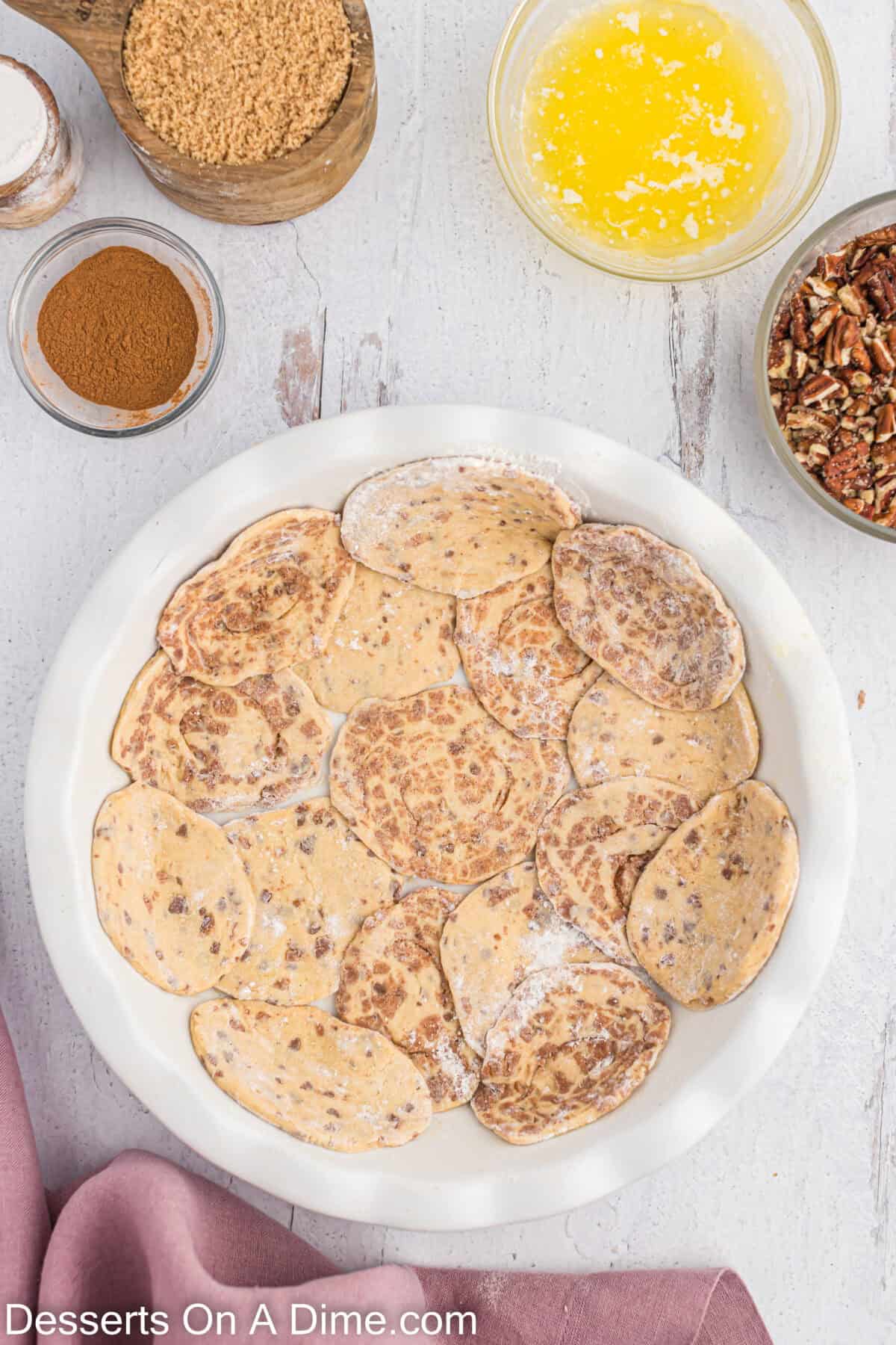 Cinnamon Roll Pie - christmasonadime.com