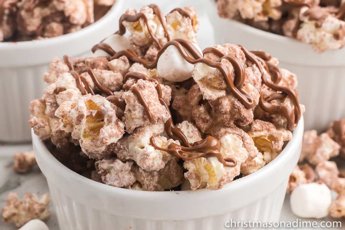 Hot Chocolate Popcorn - christmasonadime.com