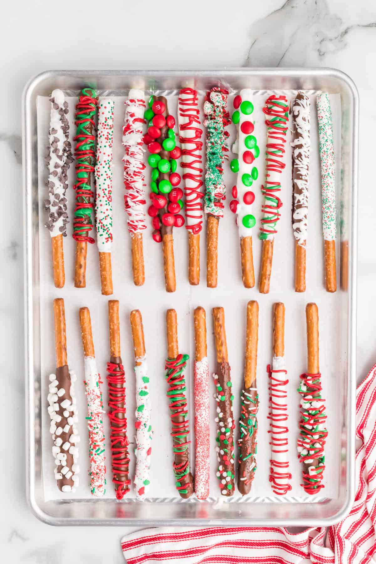 Christmas Chocolate Covered Pretzel Rods - Easy to Make!