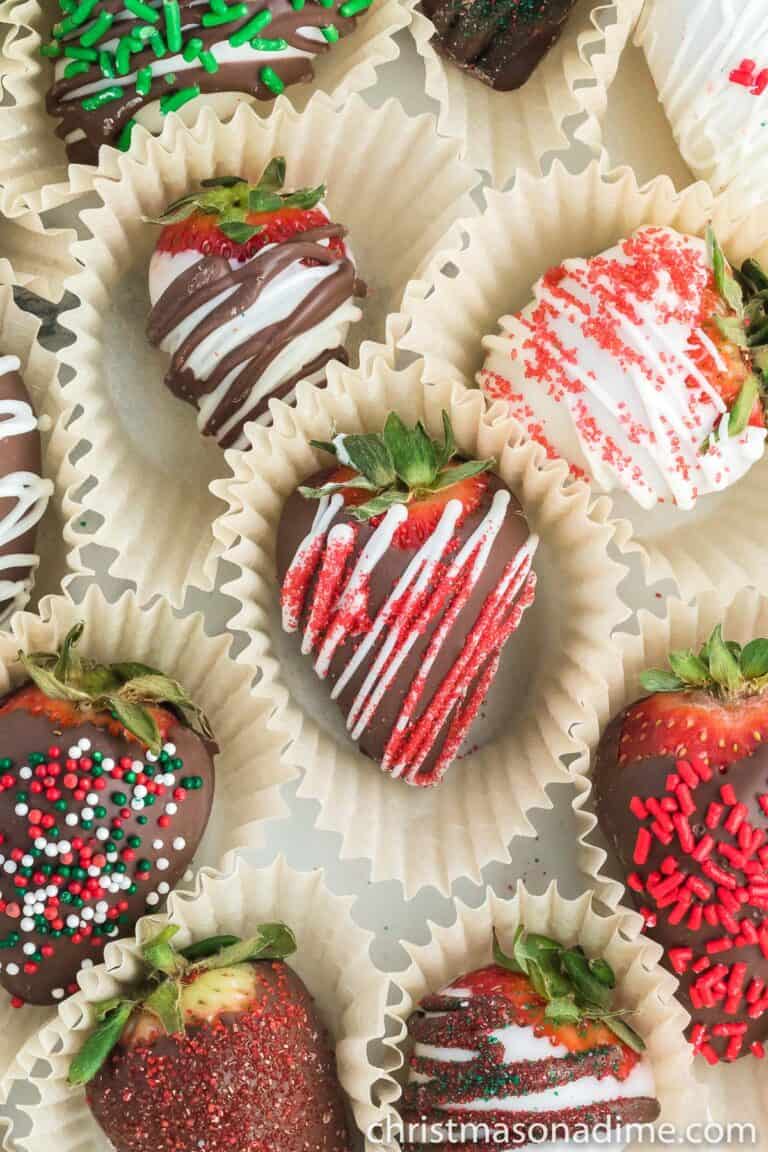 Christmas Chocolate Covered Strawberries - Christmas on a Dime