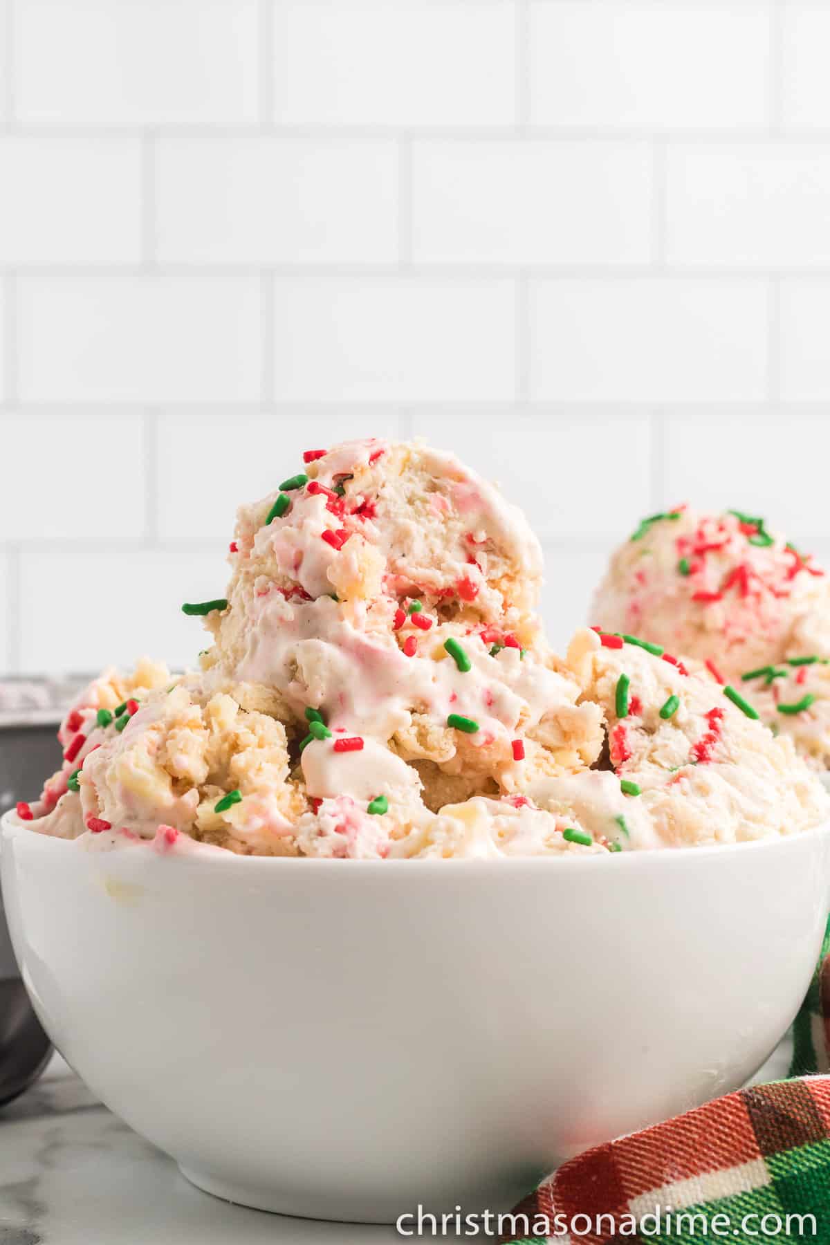 Easy Christmas Ice Cream Sundae