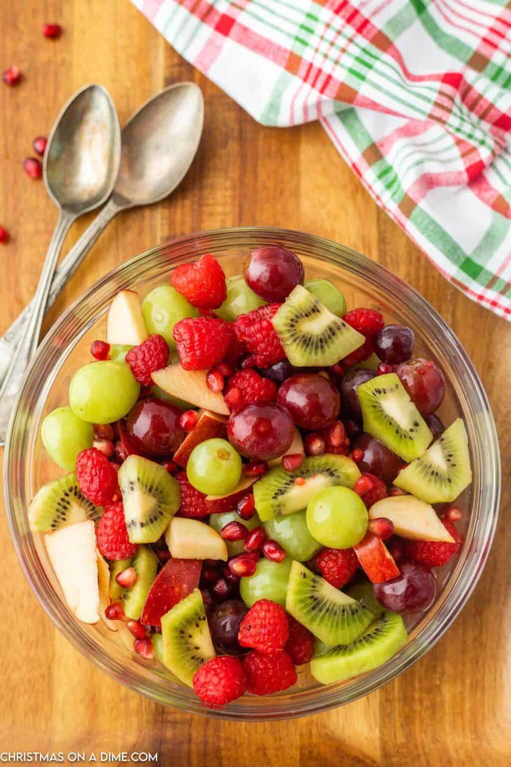 Christmas Fruit Salad - christmasonadime.com