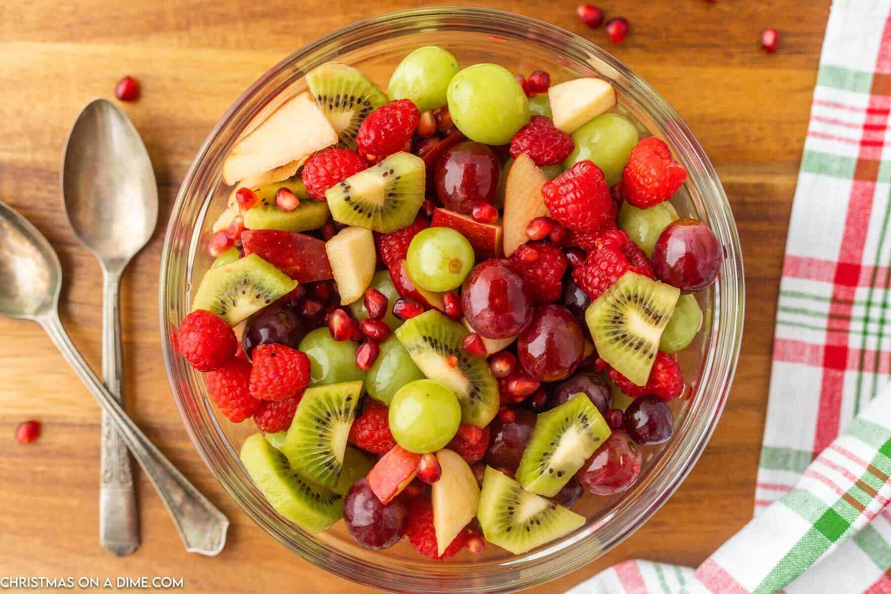 Christmas Fruit Salad - christmasonadime.com