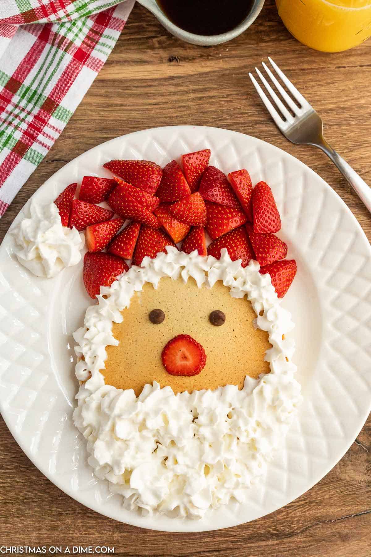 Santa Pancakes - christmasonadime.com