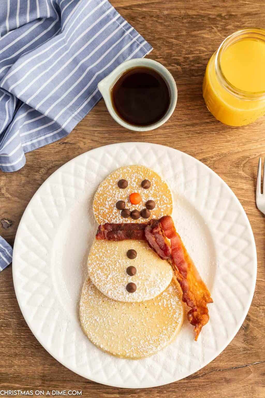 Snowman Pancakes - christmasonadime.com
