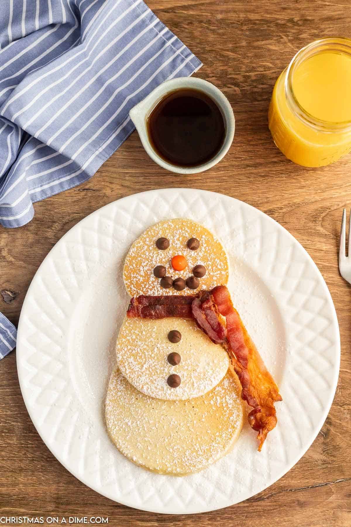 Snowman Pancakes - christmasonadime.com