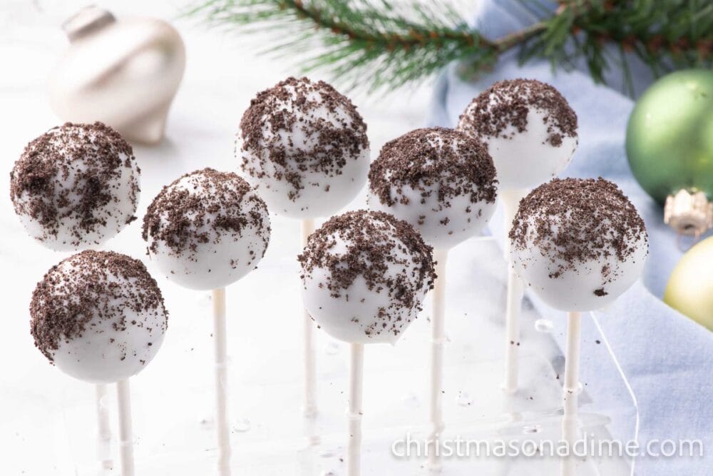 Oreo Cake Pops - christmasonadime.com