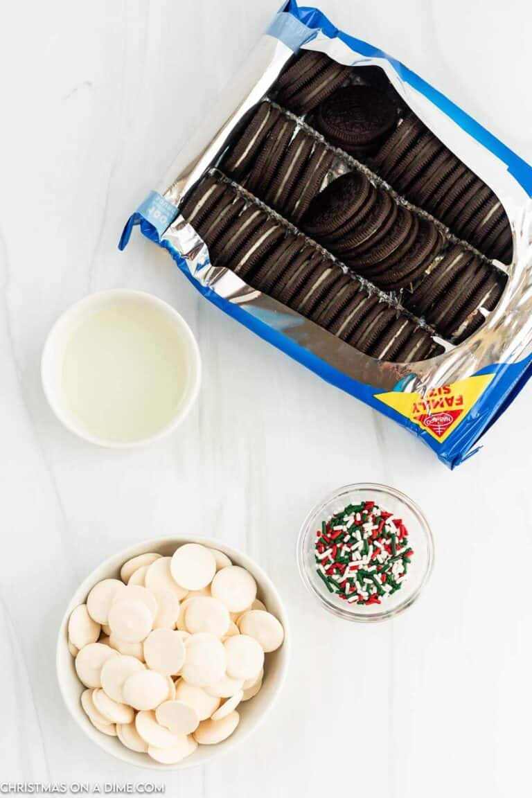 White Chocolate Oreos - christmasonadime.com