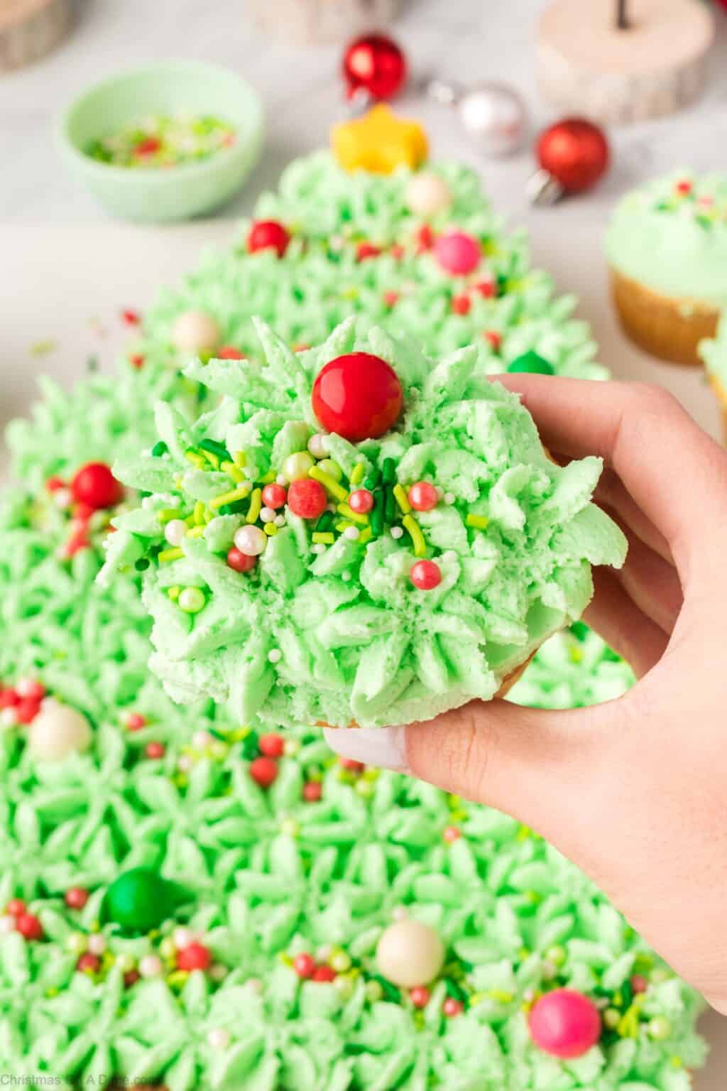 Christmas Tree Cupcake Cake - christmasonadime.com