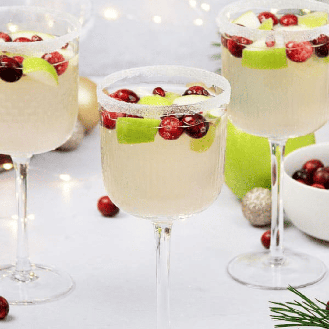 Christmas Sangria Recipes - christmasonadime.com