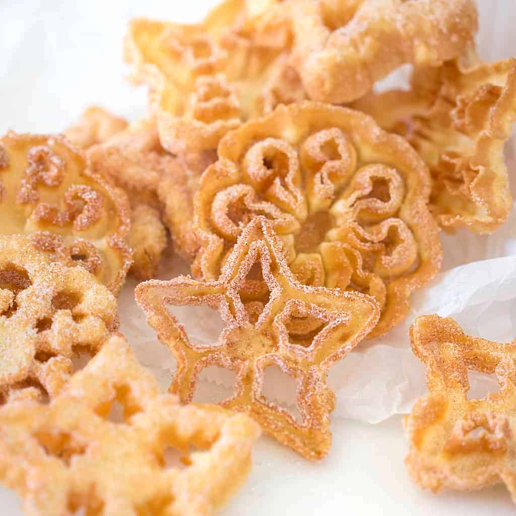 24 Norwegian Christmas Cookies - christmasonadime.com