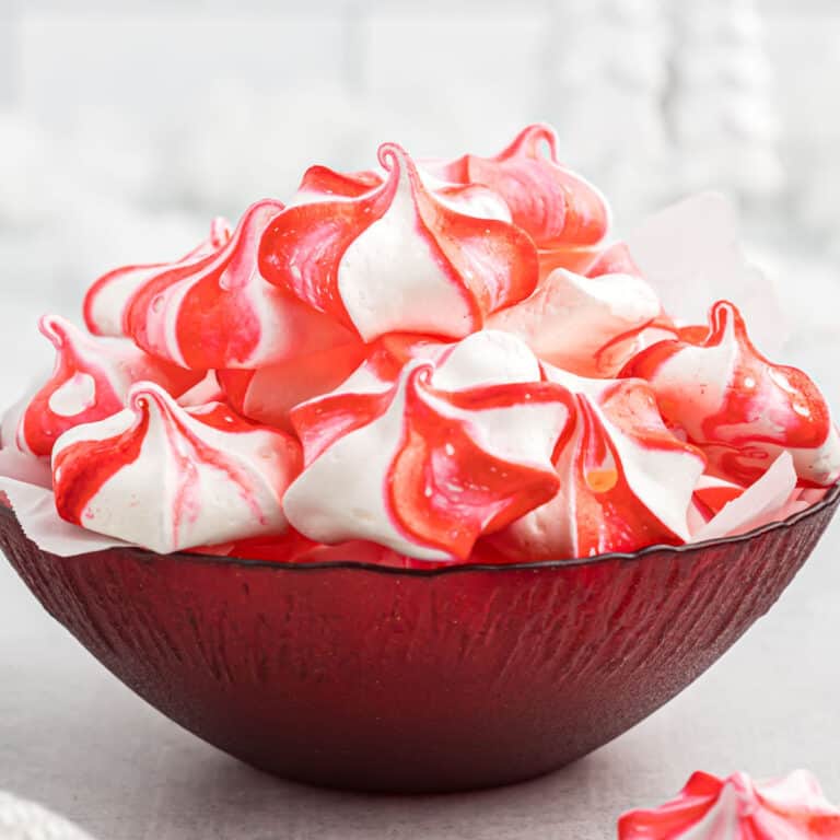 Peppermint Meringues - christmasonadime.com