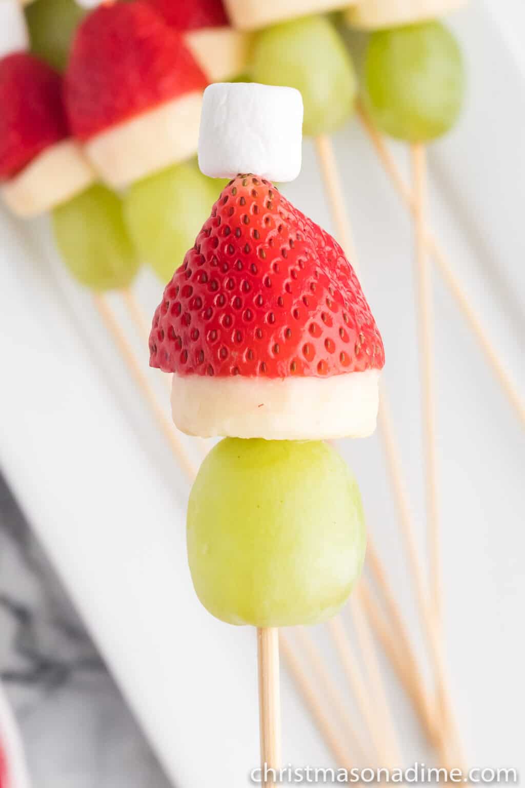 Grinch Fruit Kabob - christmasonadime.com