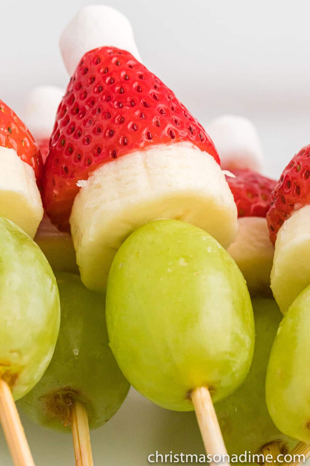 Grinch Fruit Kabob - christmasonadime.com
