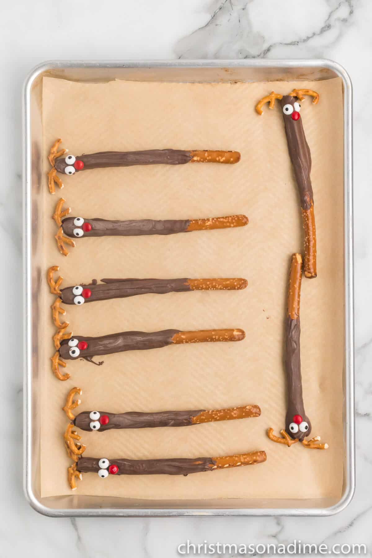 Reindeer Pretzel Rods - christmasonadime.com