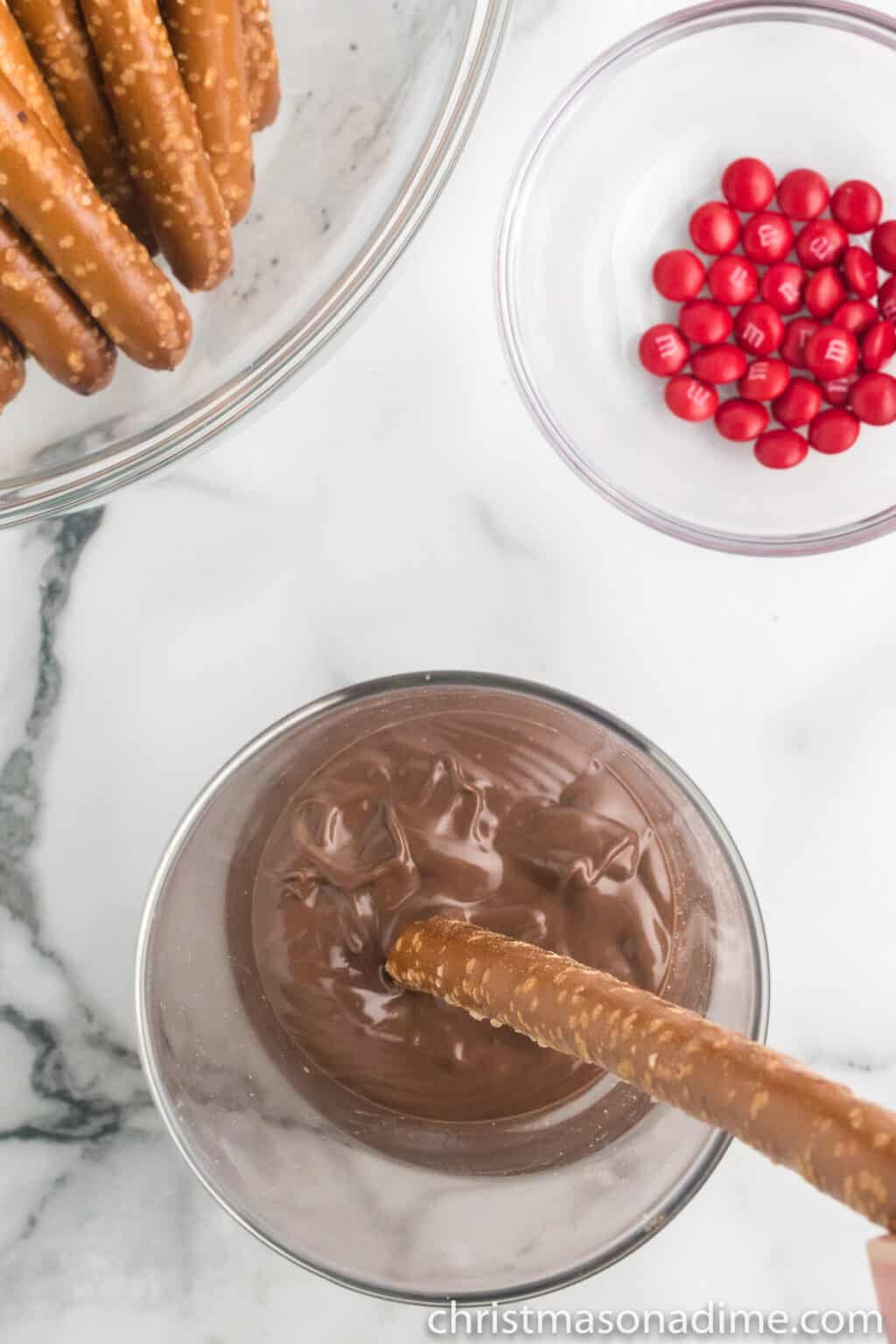 Reindeer Pretzel Rods - christmasonadime.com