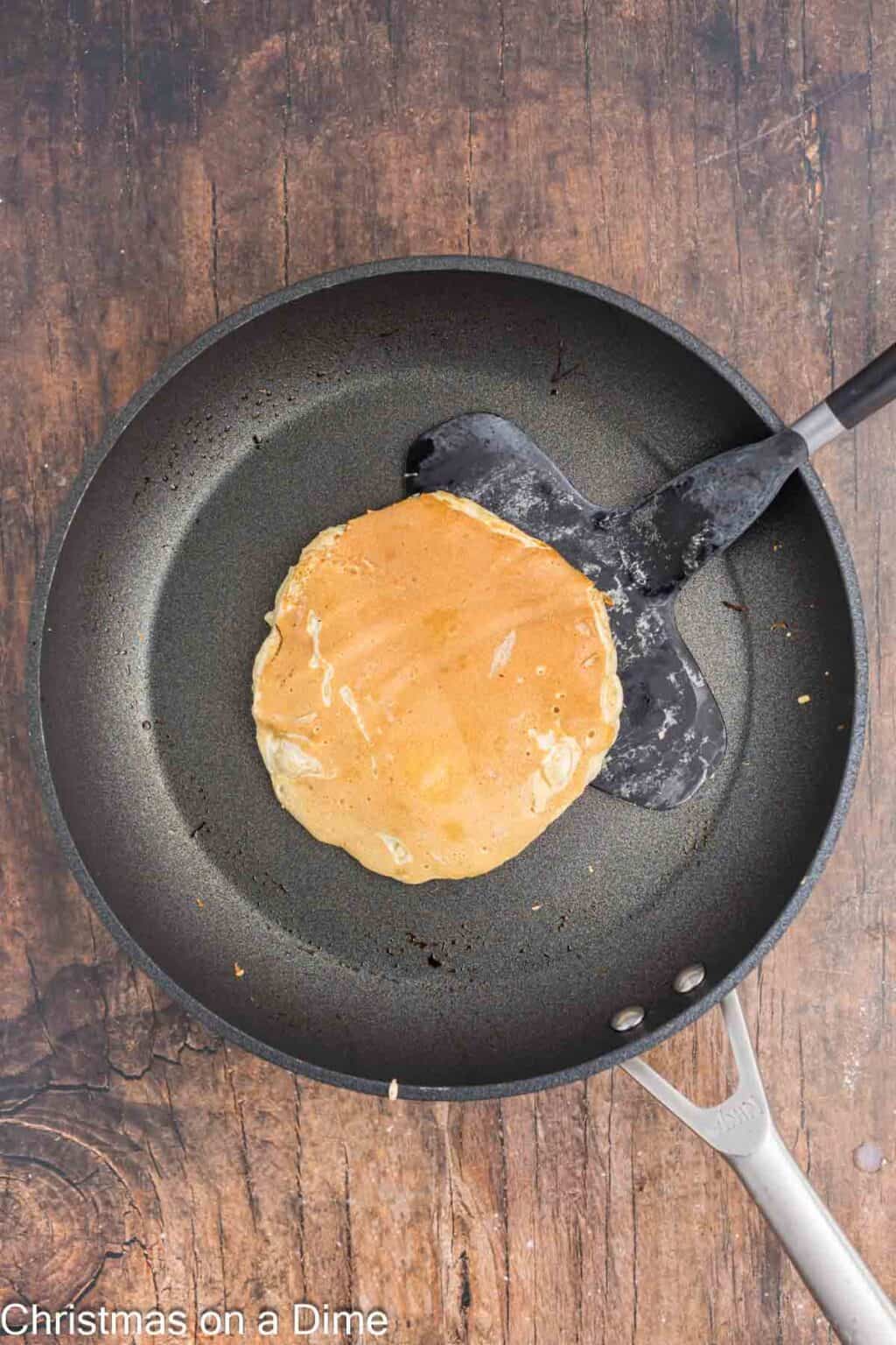 Santa Pancakes - christmasonadime.com